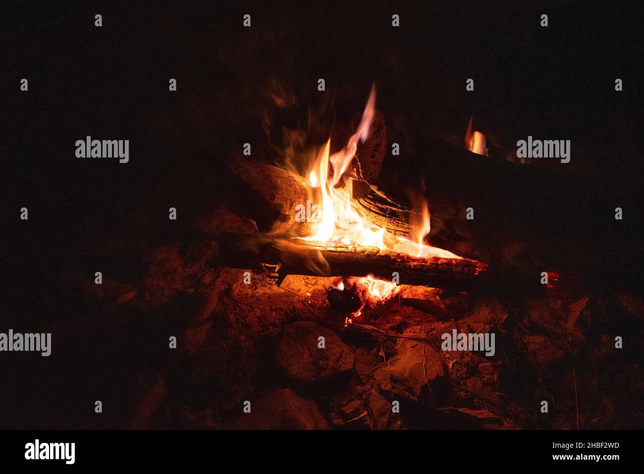 A glowing camp fire Stock Photo - Alamy