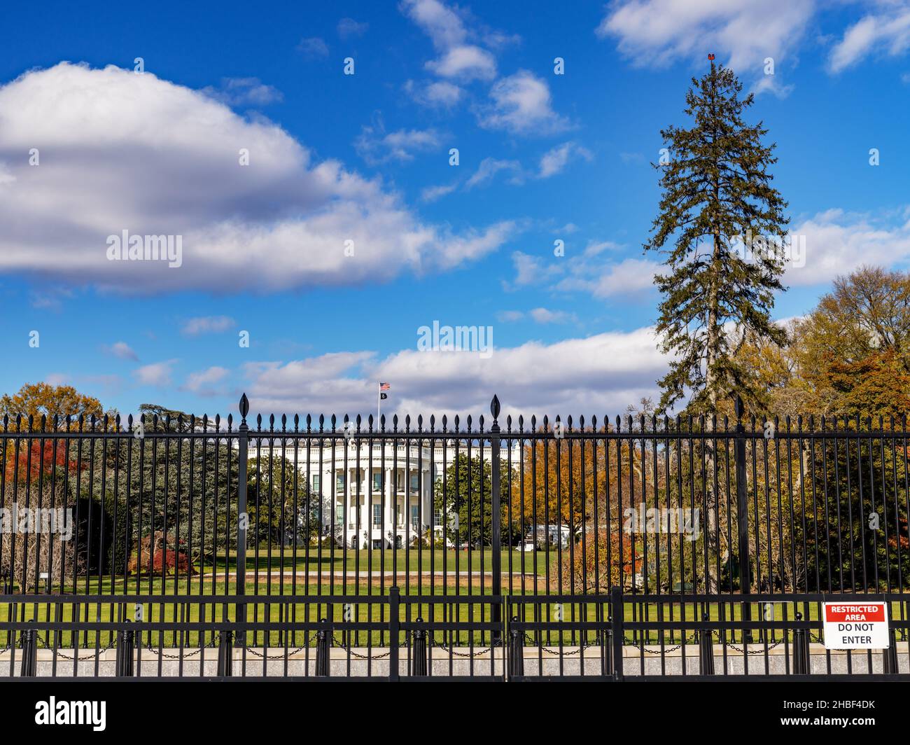 Security around white house hi-res stock photography and images - Alamy