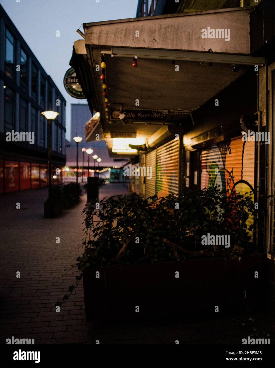 Evening office bridges hi-res stock photography and images - Alamy