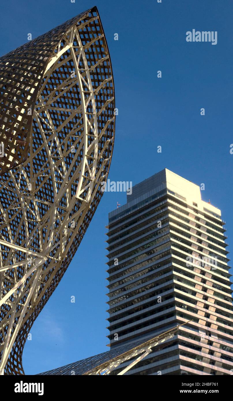 Frank gehry sculpture tower building hi-res stock photography and ...