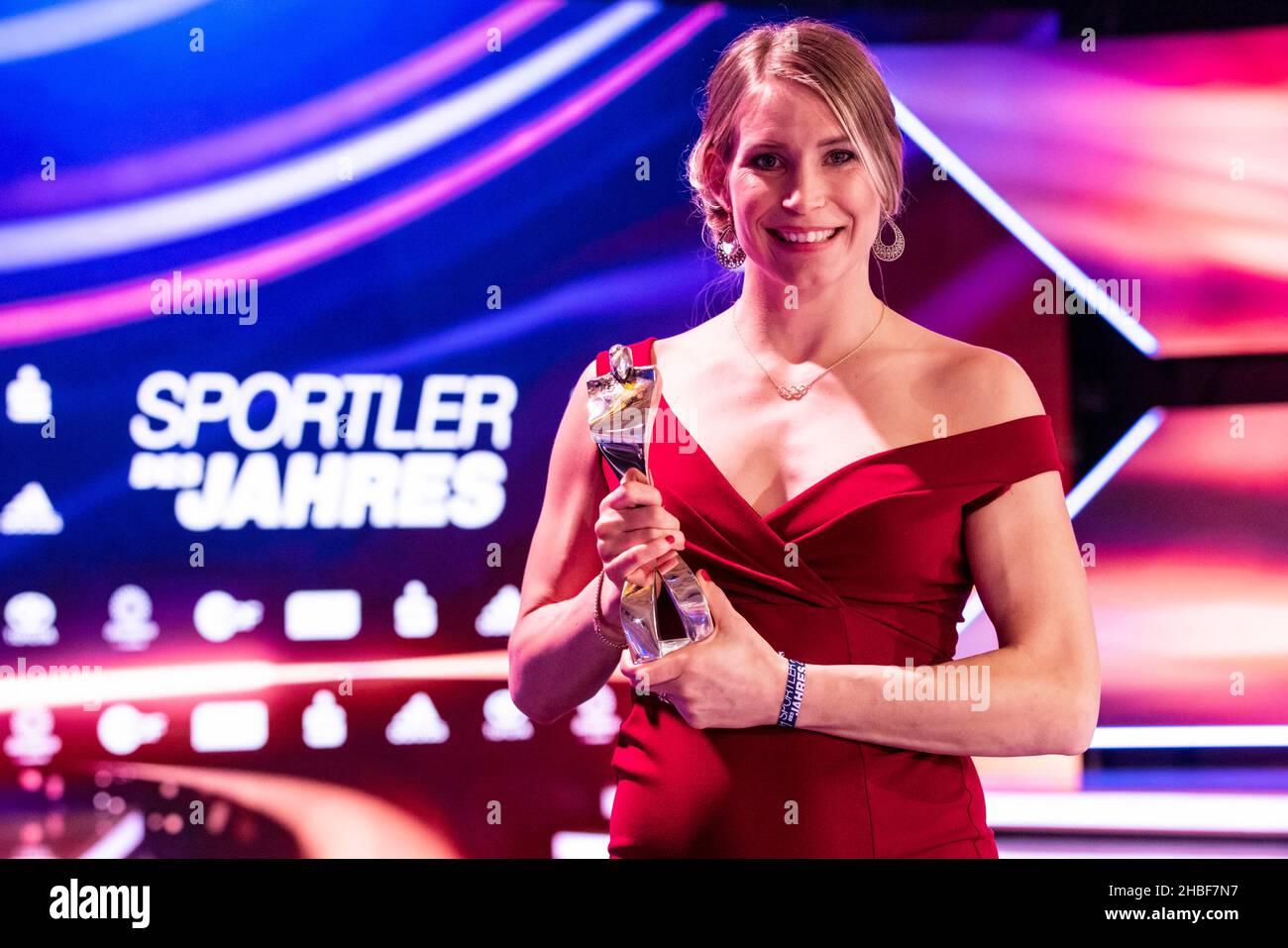 Baden Baden, Germany. 19th Dec, 2021. Wrestler Aline Rotter-Focken (2nd ...
