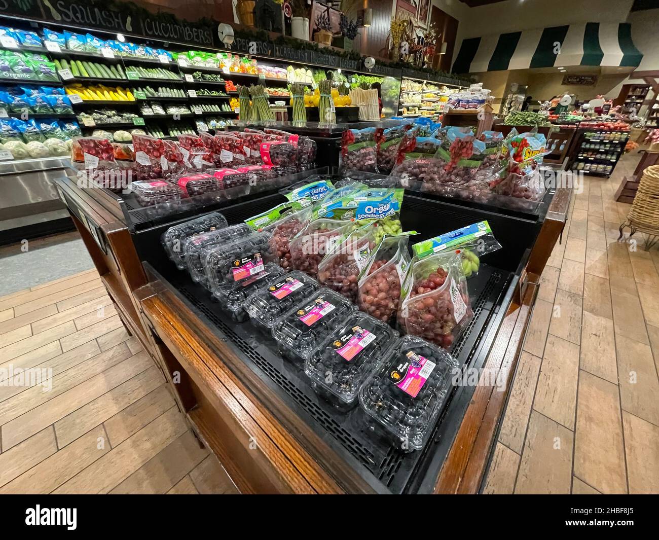 Augusta, Ga USA - 12 19 21: Fresh Market retail grocery store interior ...