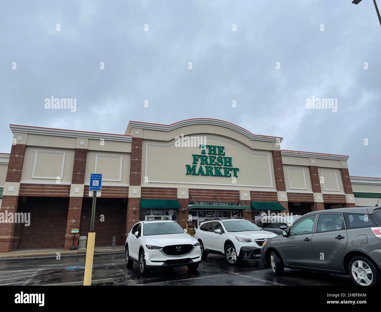 Augusta, Ga USA - 12 19 21: Fresh Market retail grocery store interior ...