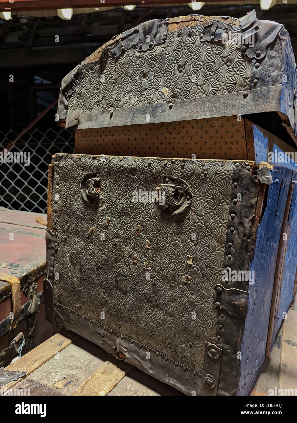 Retro chest hi-res stock photography and images - Alamy