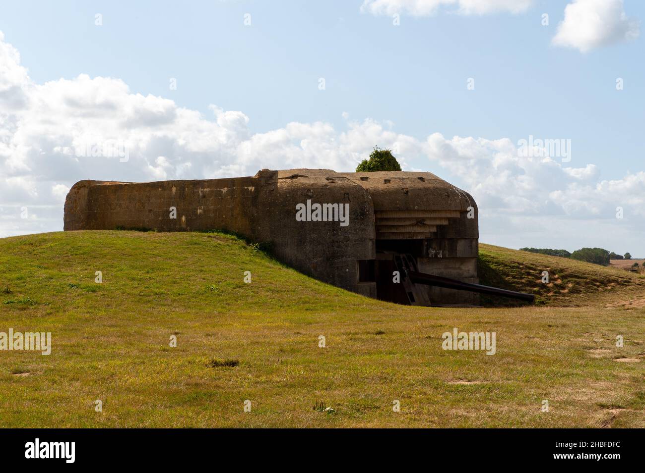 Bunkers and cannons hi-res stock photography and images - Alamy