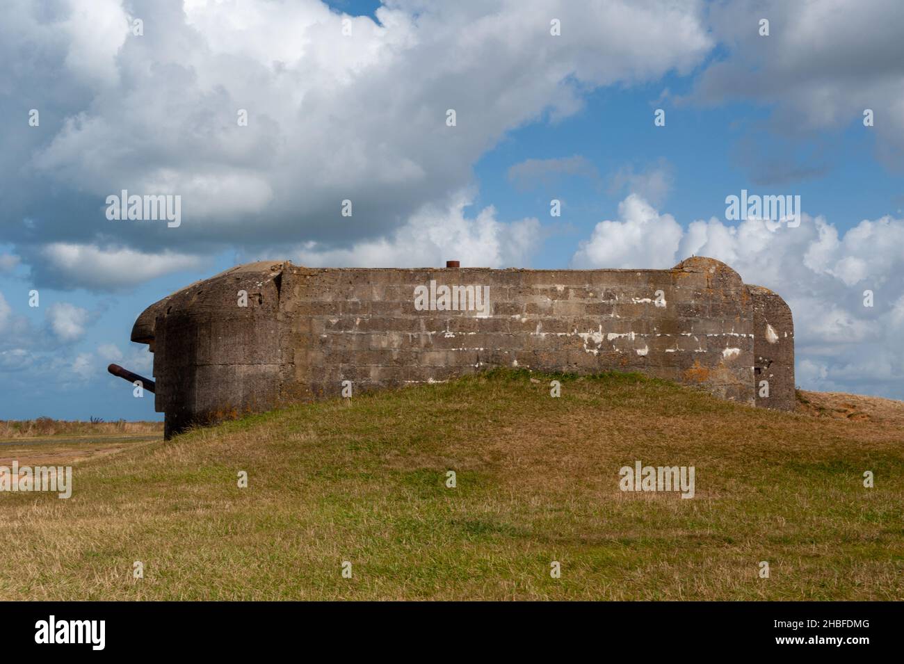 Bunkers and cannons hi-res stock photography and images - Alamy