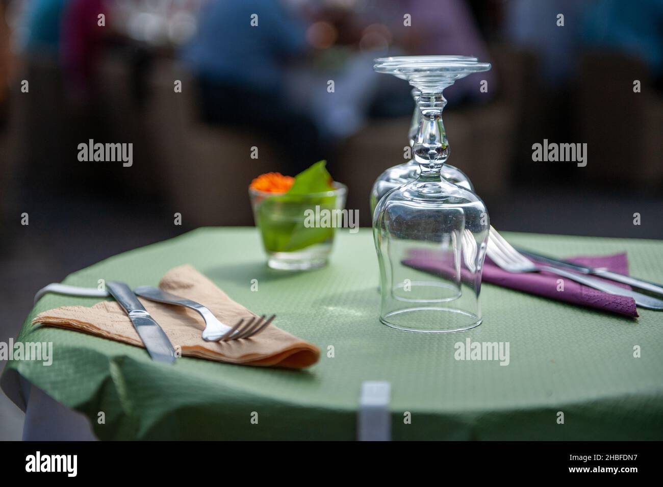 Table placement, glasses and cultlery Stock Photo - Alamy