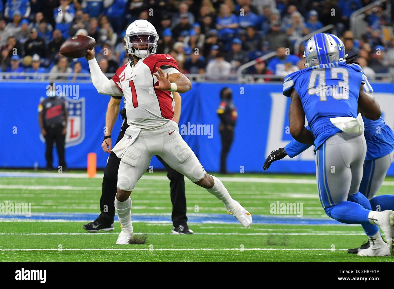 DETROIT, MI - DECEMBER 19: Arizona Cardinals QB Kyler Murray (1) rears ...