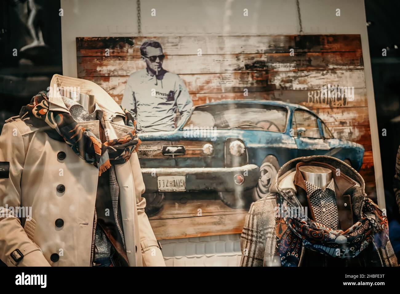 Cool suits hi-res stock photography and images - Alamy