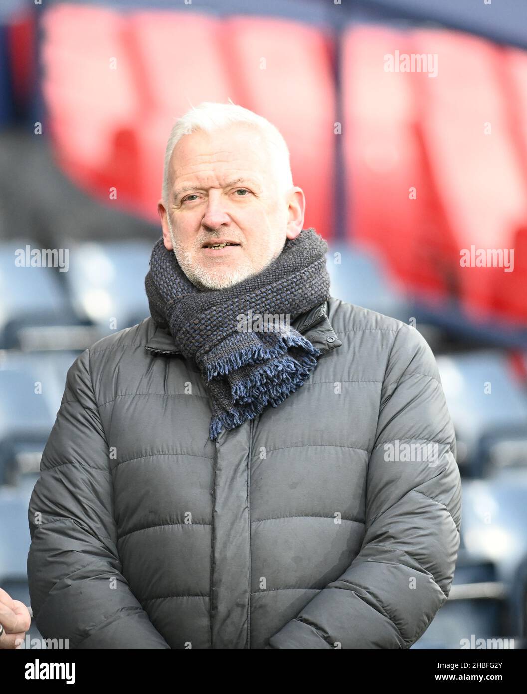 News sports presenter hi-res stock photography and images - Alamy