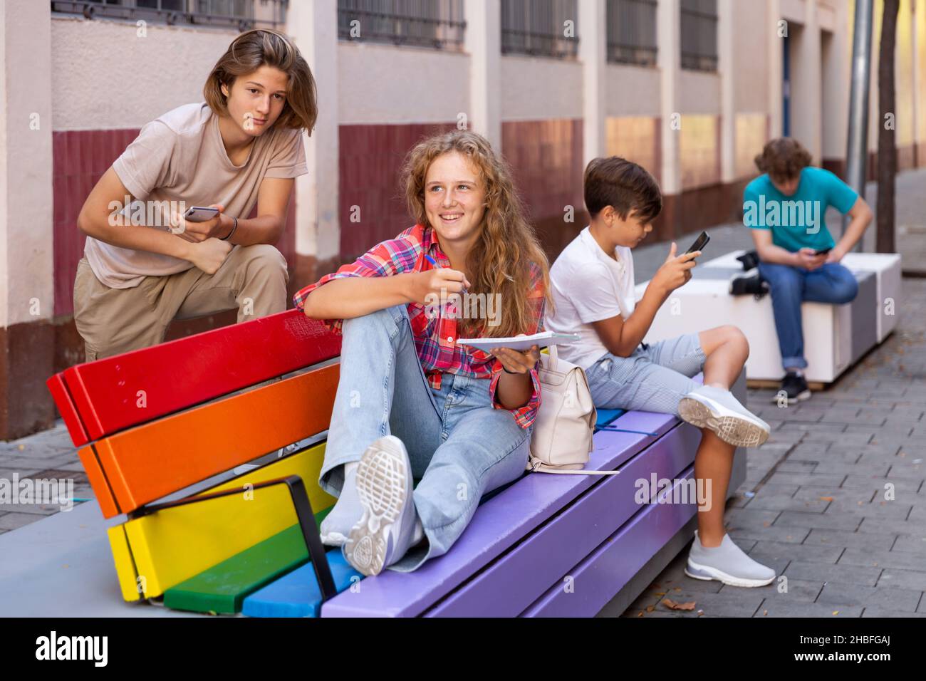 Teens hanging out outdoors Stock Photo - Alamy