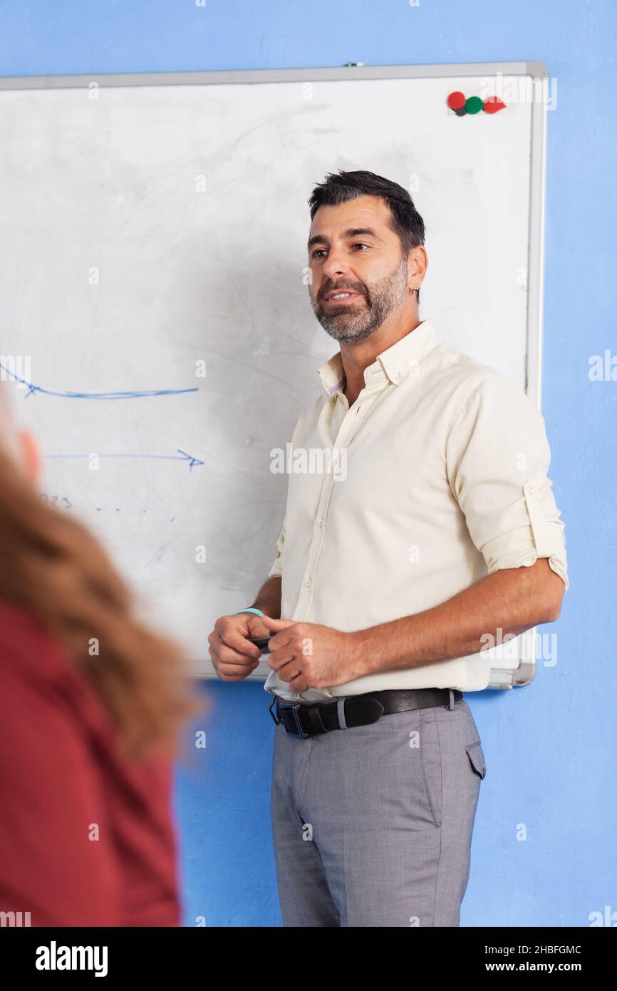 Explaining graphs hi-res stock photography and images - Alamy