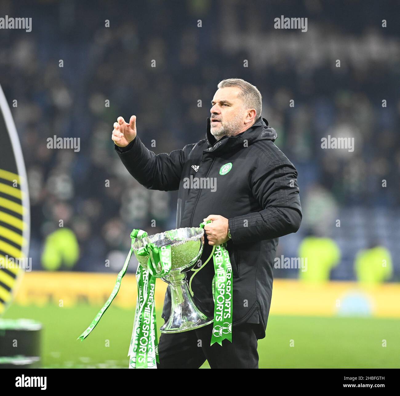 Ange postecoglou with the trophy hi-res stock photography and images ...