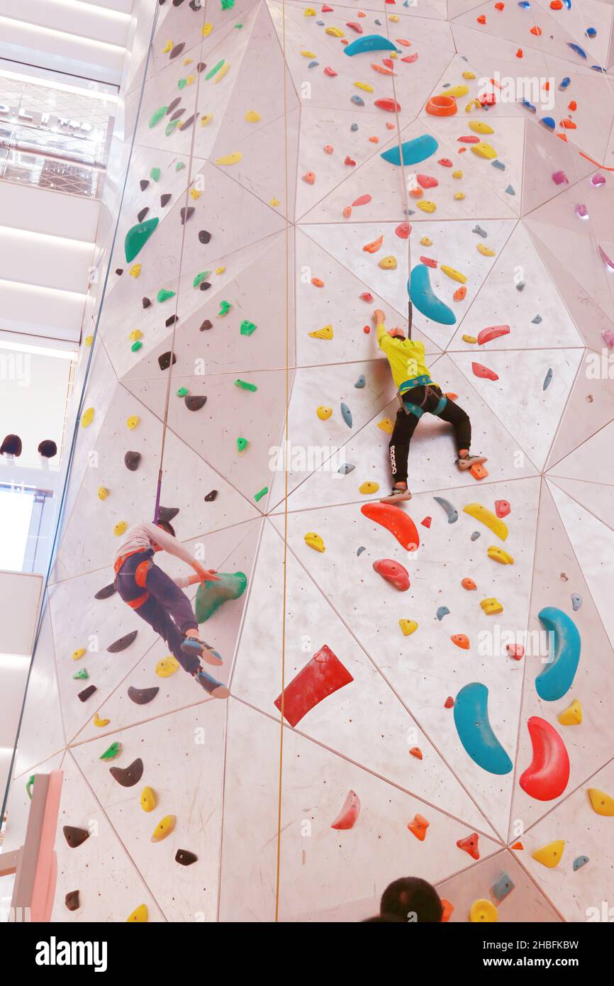 SHANGHAI, CHINA - DECEMBER 19, 2021 - Winter fitness enthusiasts ...