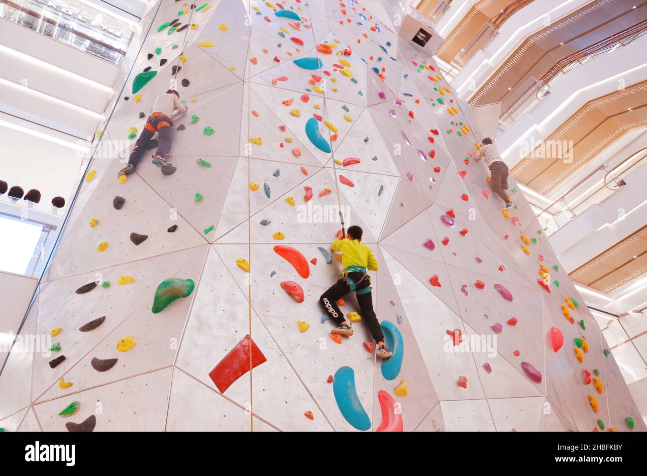 SHANGHAI, CHINA - DECEMBER 19, 2021 - Winter fitness enthusiasts ...