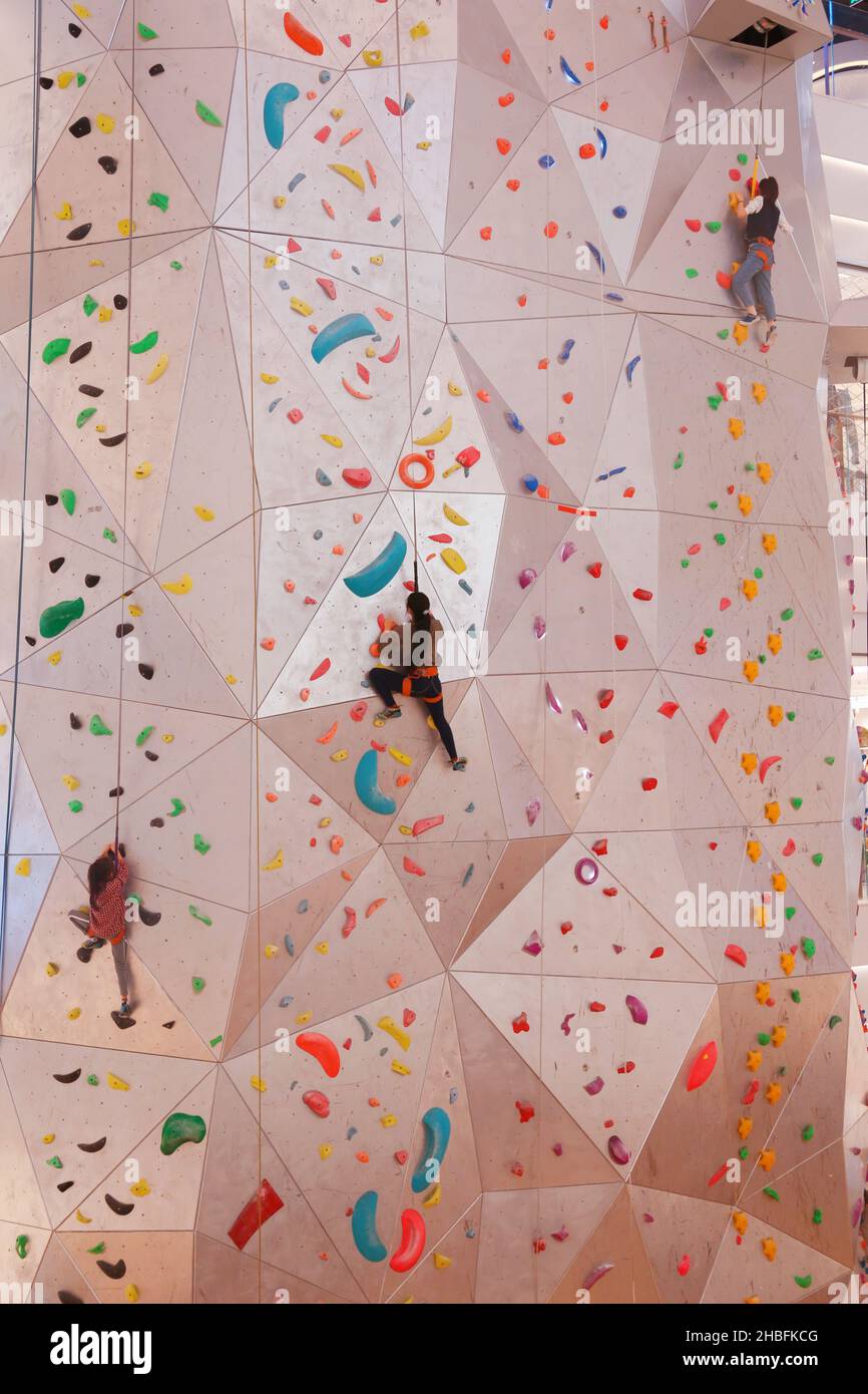 SHANGHAI, CHINA - DECEMBER 19, 2021 - Winter fitness enthusiasts ...