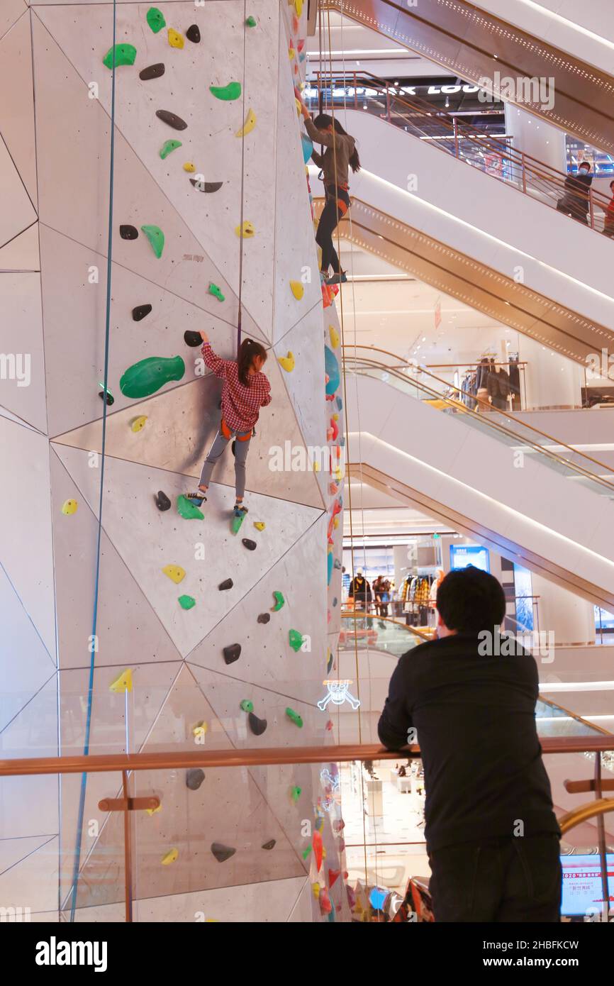 SHANGHAI, CHINA - DECEMBER 19, 2021 - Winter fitness enthusiasts ...