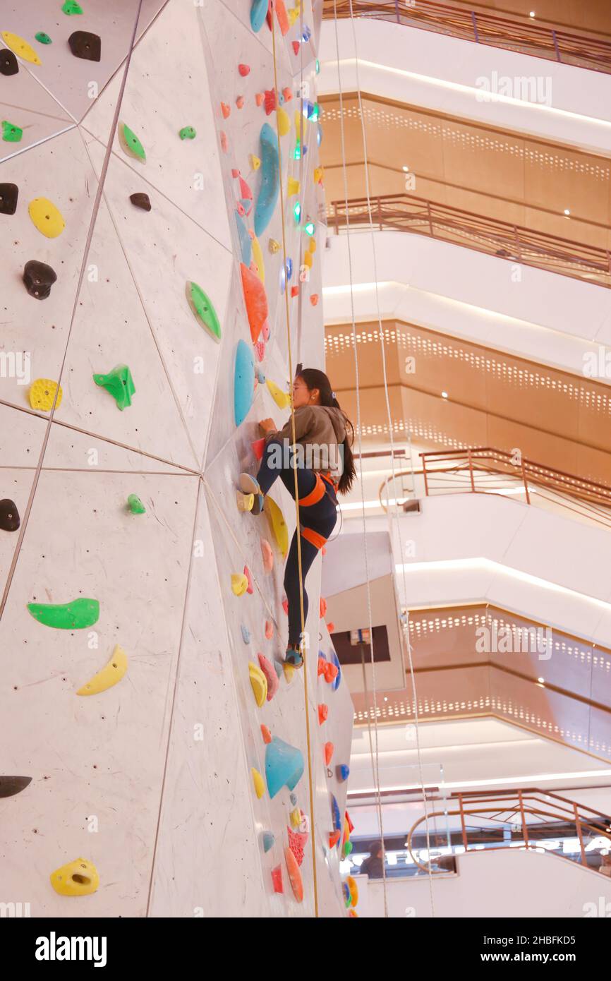 SHANGHAI, CHINA - DECEMBER 19, 2021 - Winter fitness enthusiasts ...