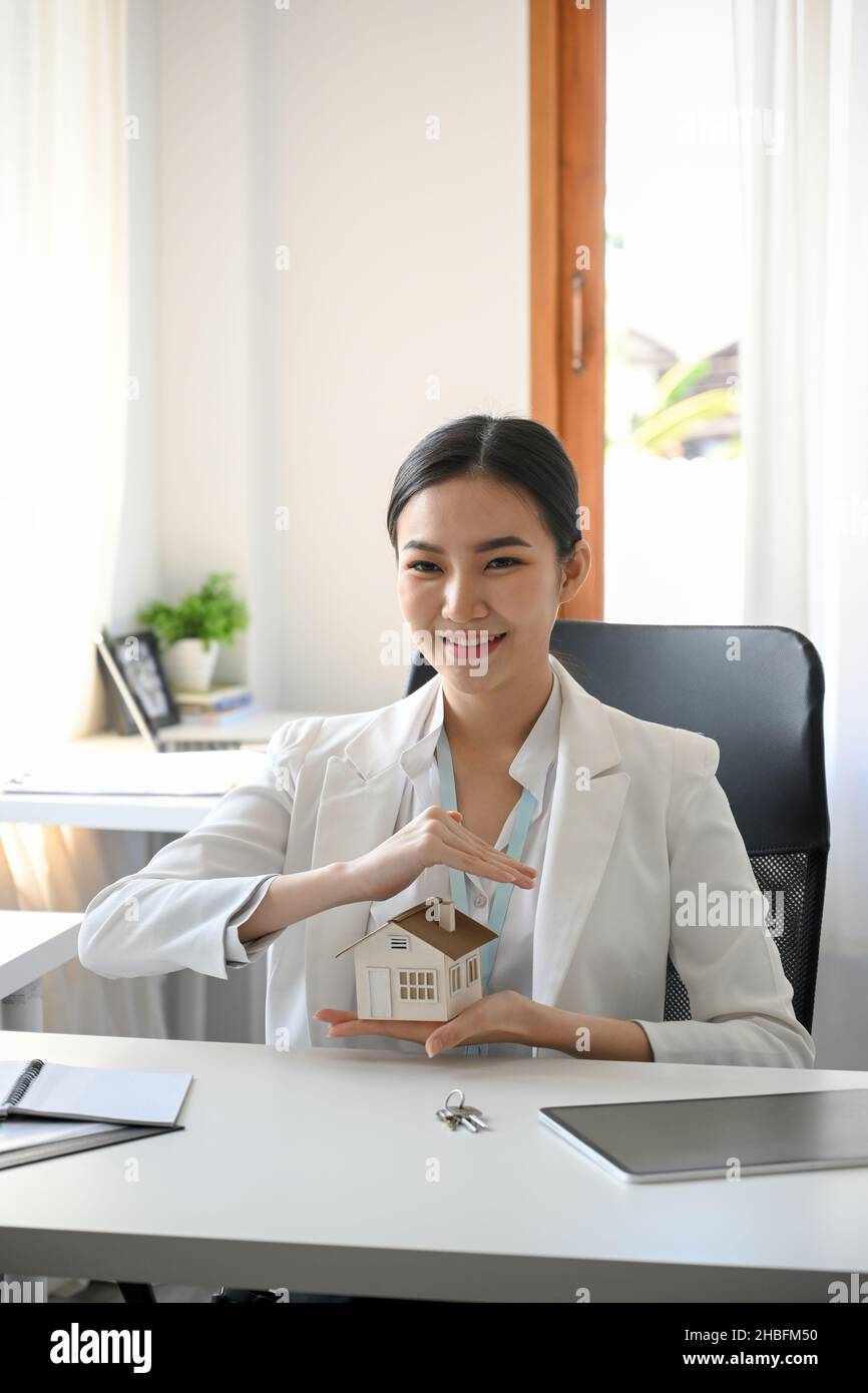 Portrait manager insurance company hi-res stock photography and images ...