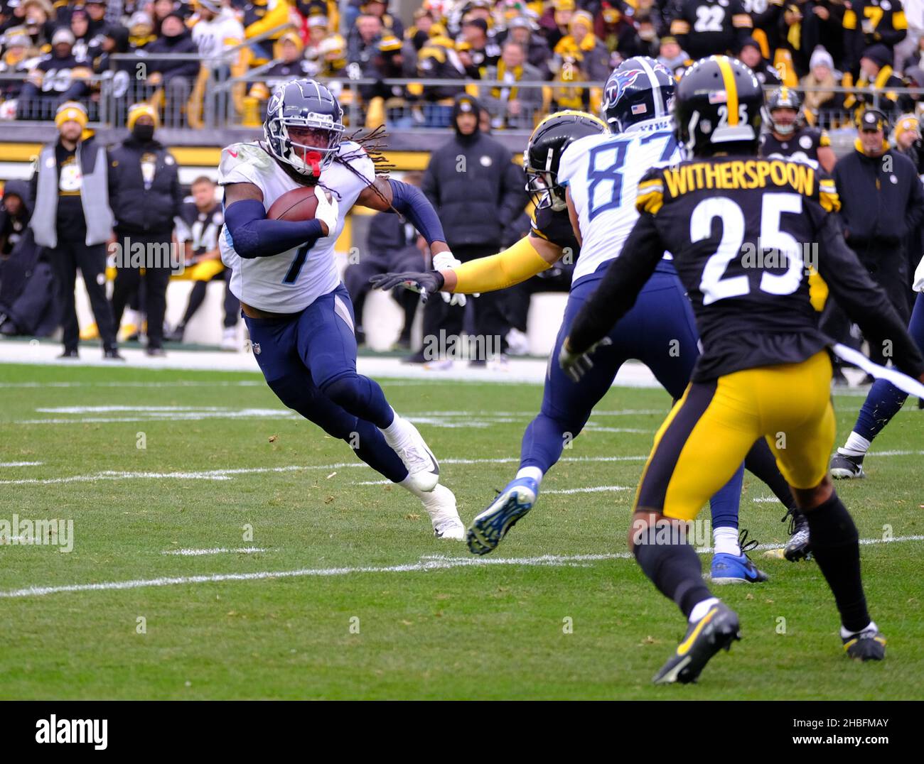 Pittsburgh, PA, USA. 19th Dec, 2021. D'Onta Foreman #7 during the ...