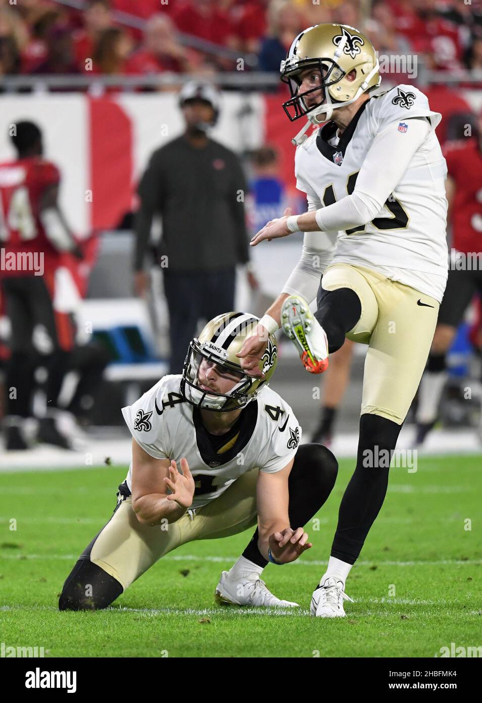 Nfl field goal kick 2021 hi-res stock photography and images - Alamy