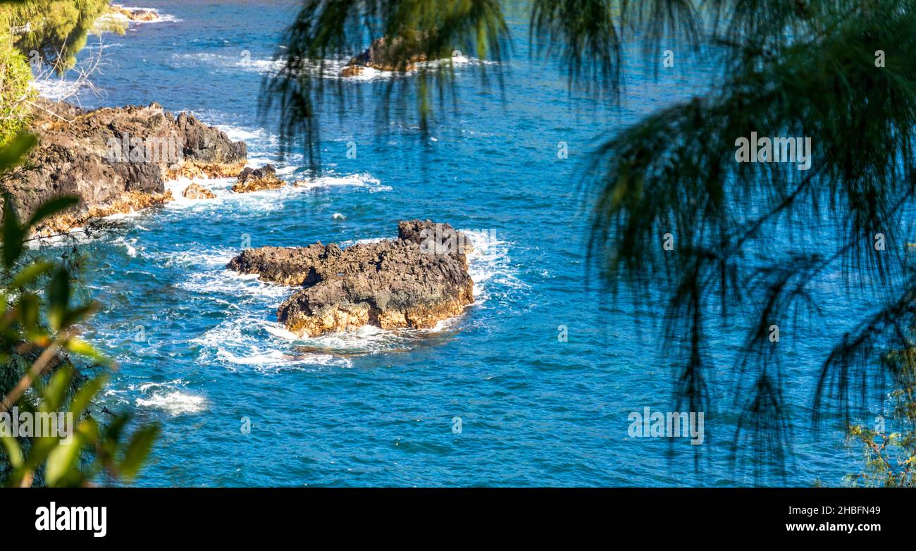Scenic view of Onomea Bay from Onomea Bay Trail on Big Island, Hawaii ...