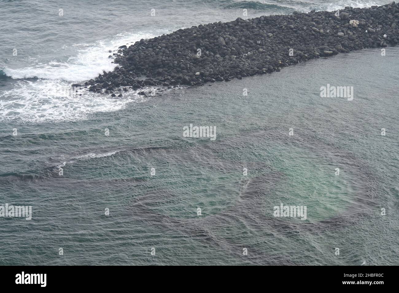 Twin Hearts Stone Weir cover in water at Penghu island, Taiwan Stock ...