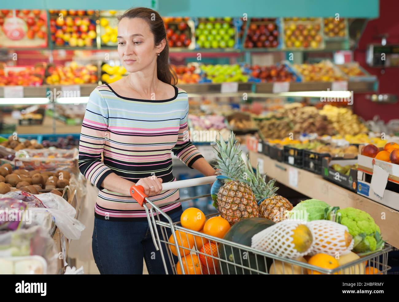 l woman customer choosing fruits Stock Photo - Alamy