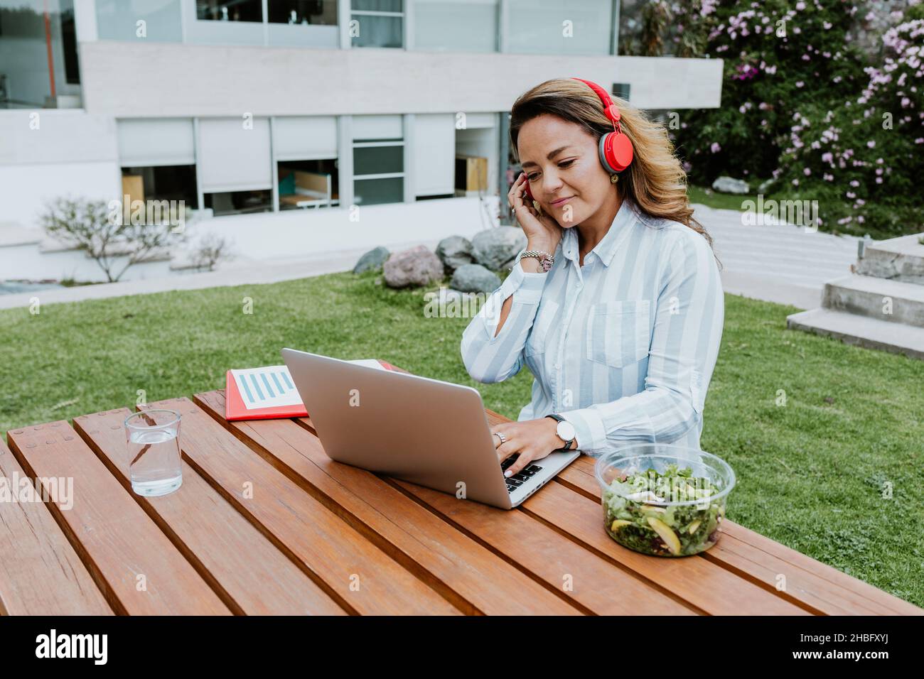 Mexican women work hi-res stock photography and images - Alamy