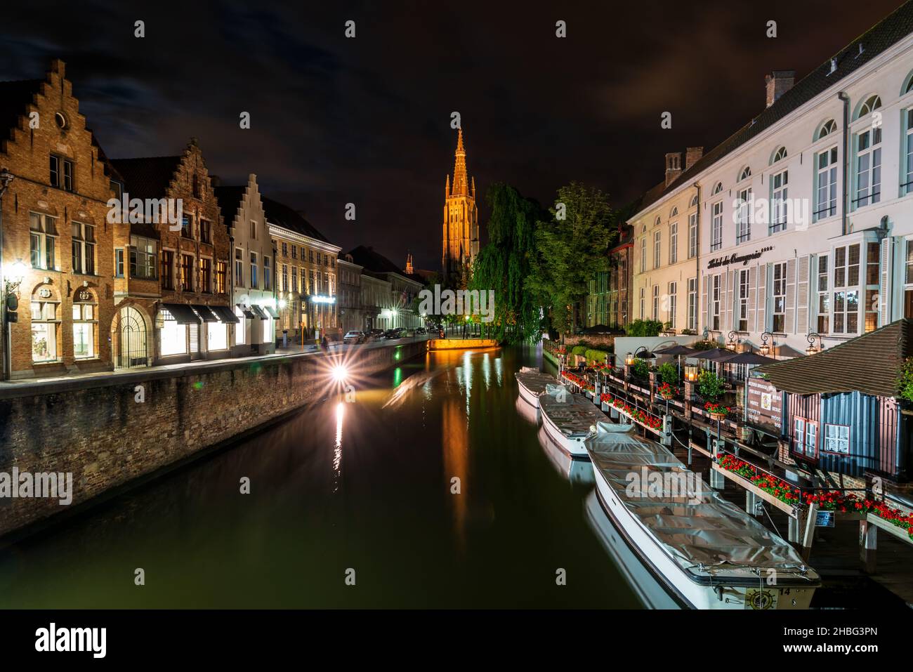 Bruges nightlife hi-res stock photography and images - Alamy