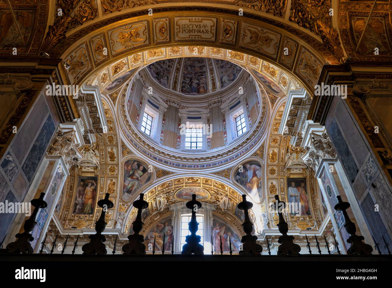 Santa maria maggiore rome interior hi-res stock photography and images ...