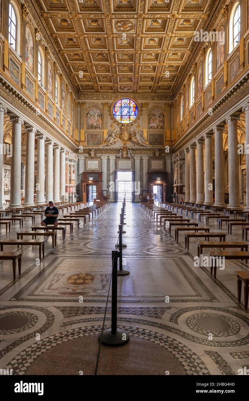 Santa maria maggiore rome interior hi-res stock photography and images ...