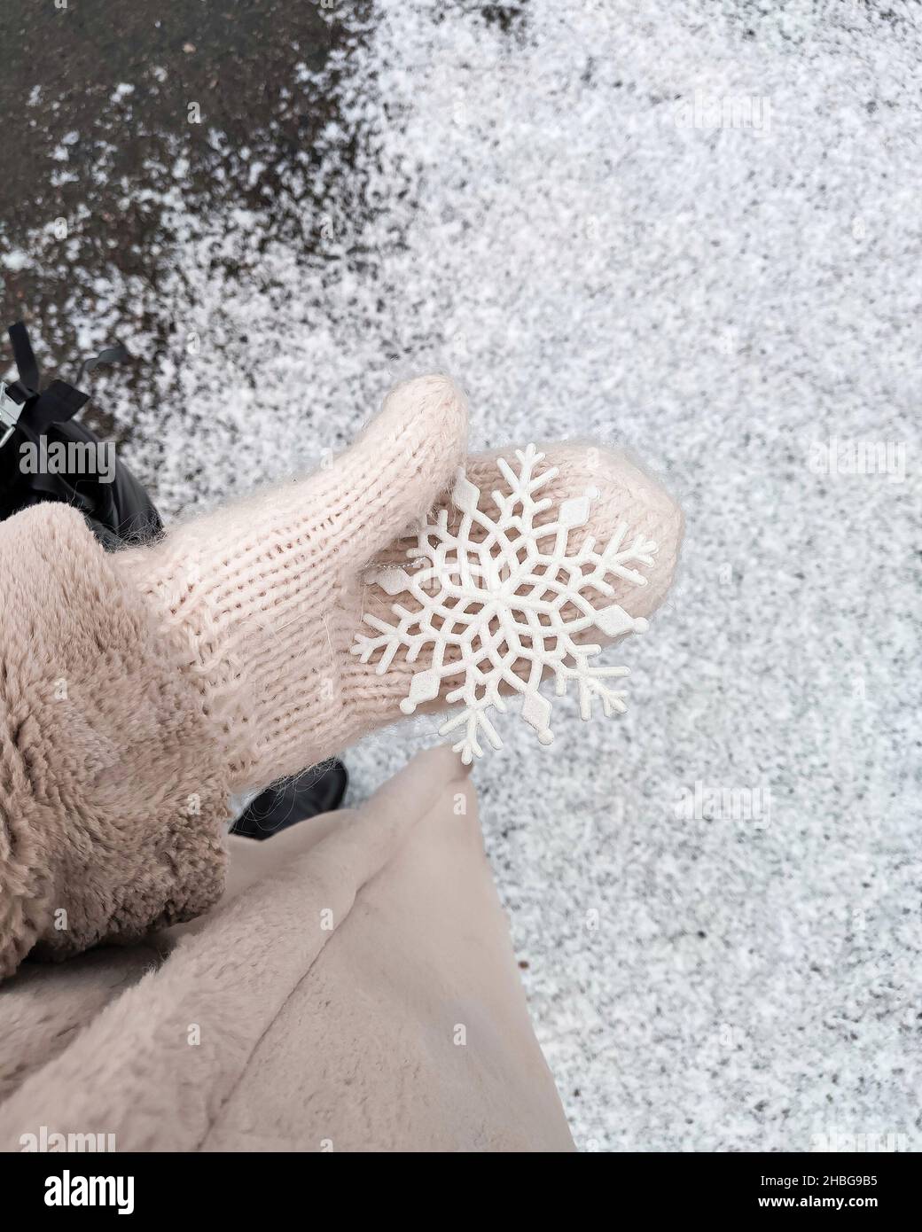 Hand with gloves hi-res stock photography and images - Alamy