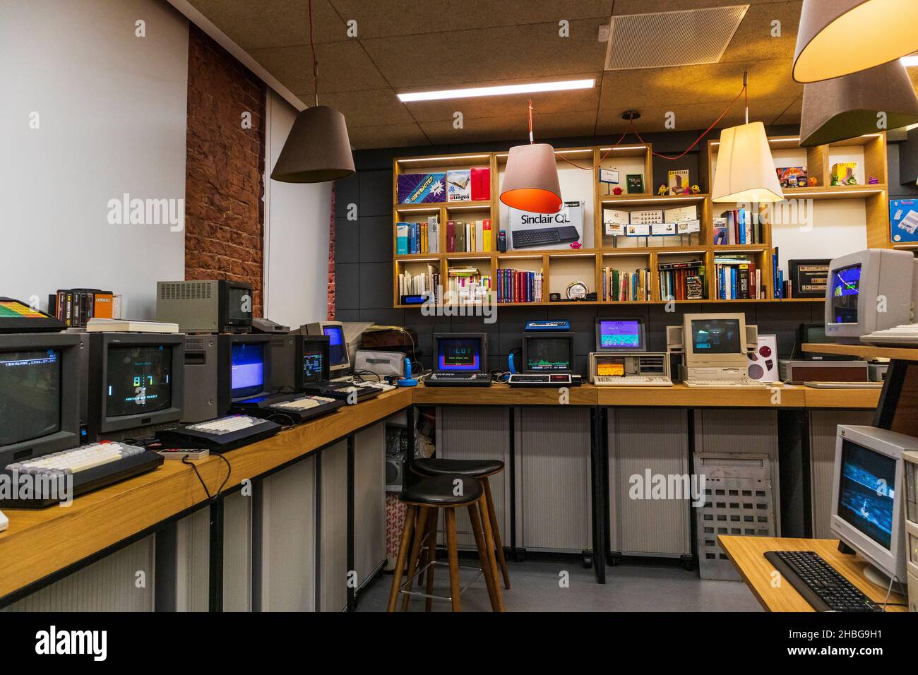 Vintage macintosh screen hi-res stock photography and images - Alamy