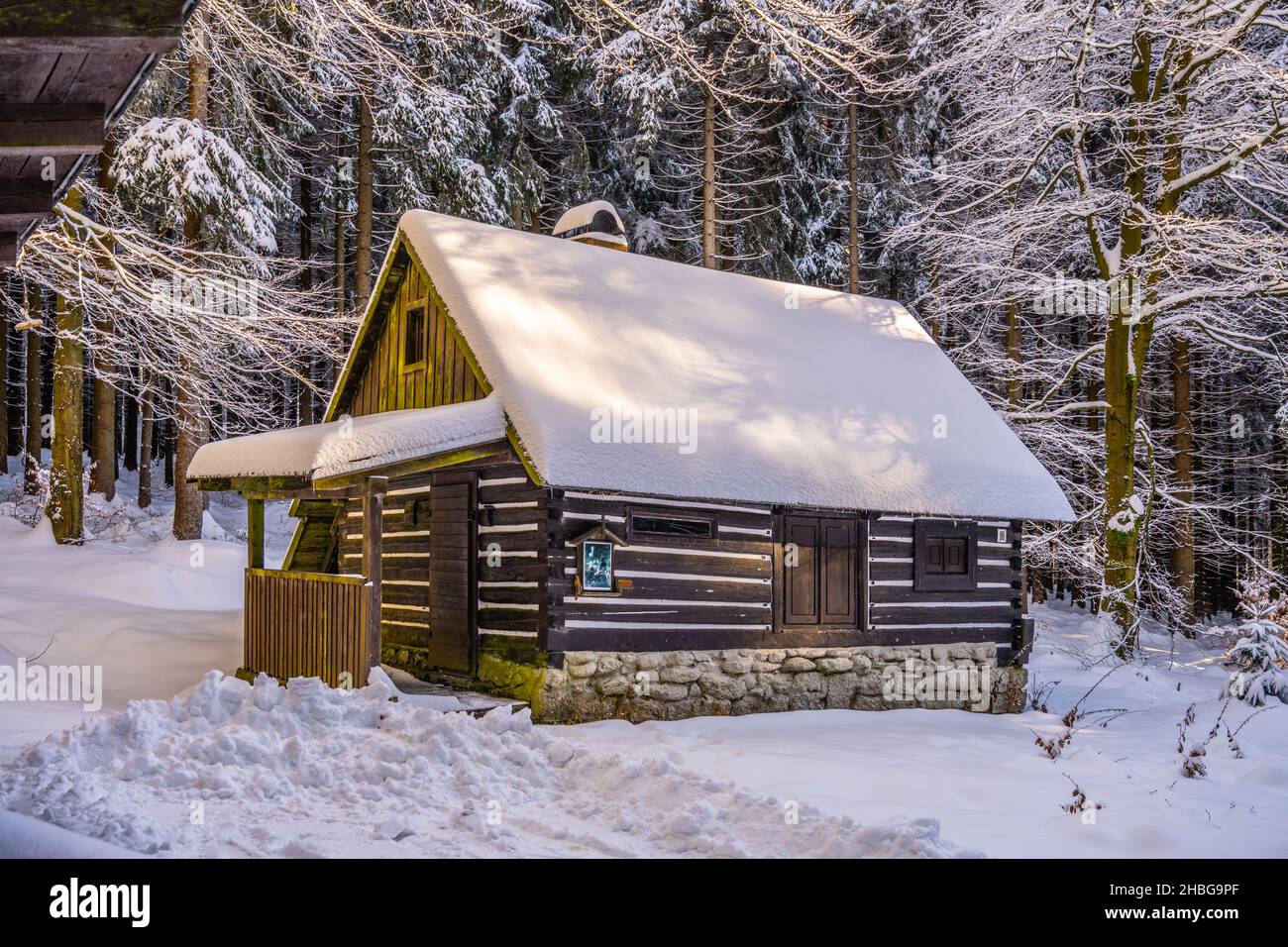 Small wooden forest cabin in winter Stock Photo - Alamy