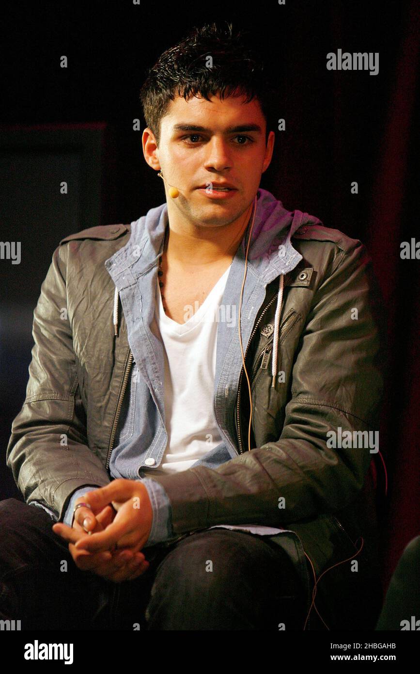 Sean Teale speaks during the Meet the Cast: Skins event at the Apple ...