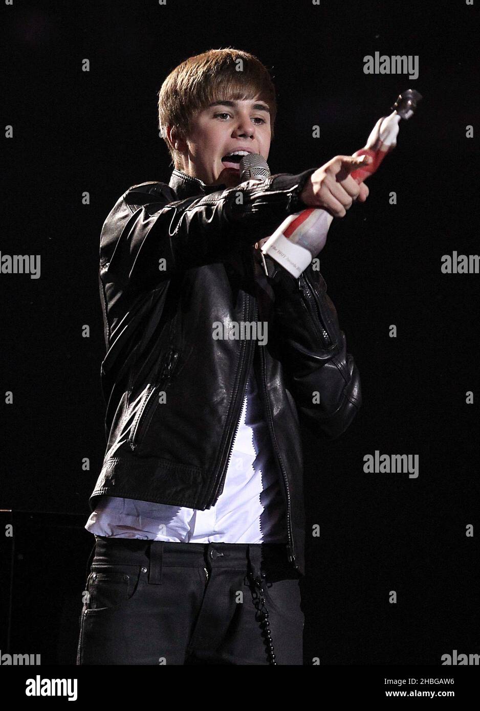 Avril Lavigne And Justin Bieber Singing Together