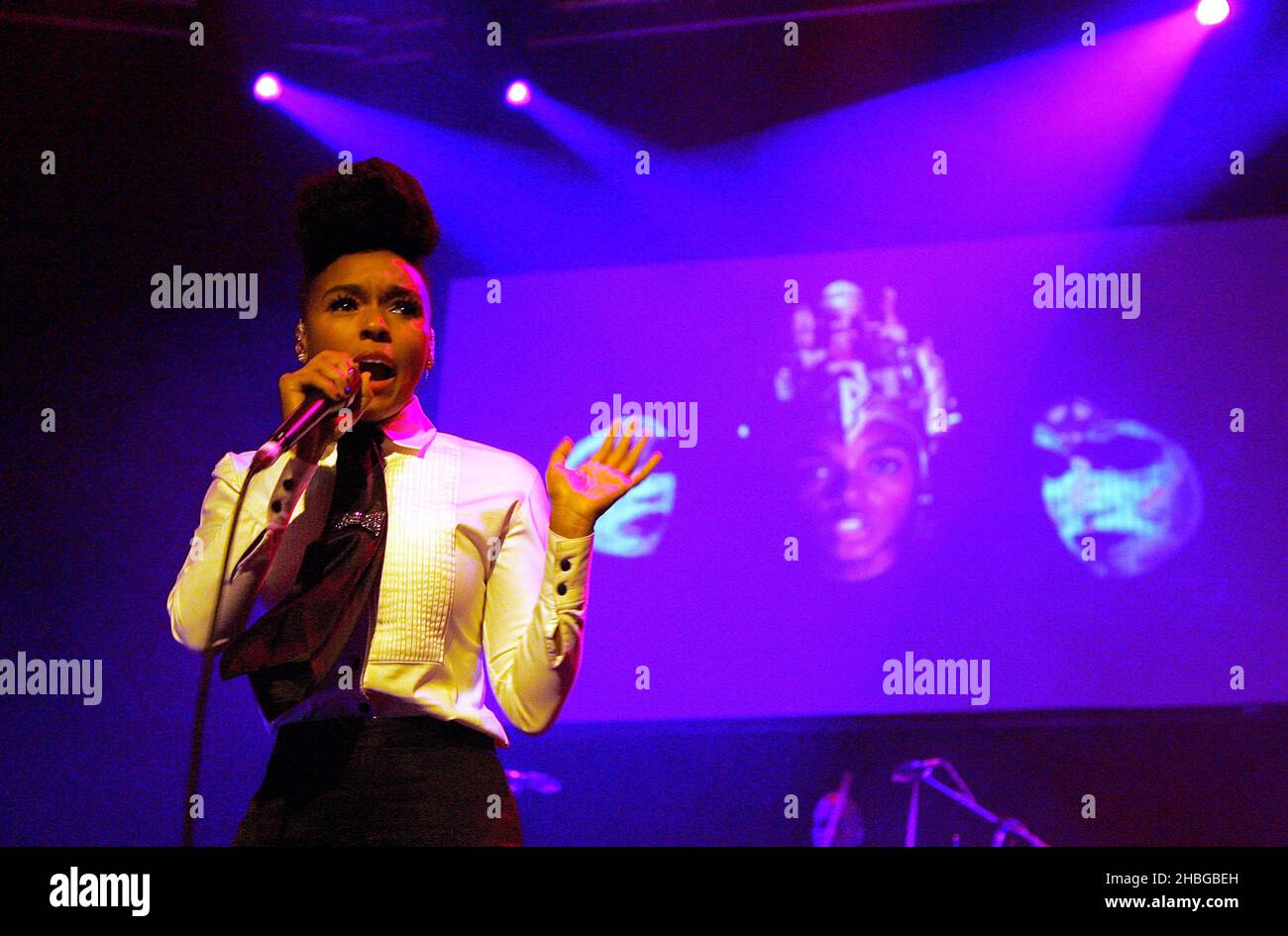 Half roundhouse hi-res stock photography and images - Alamy