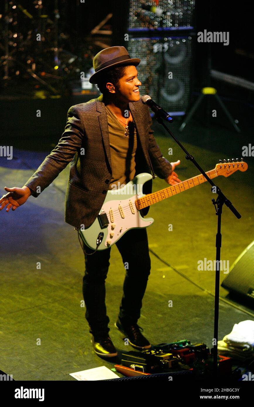 Bruno mars concert hi-res stock photography and images - Alamy
