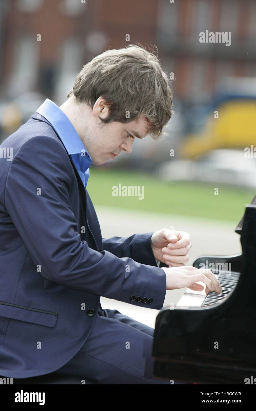 Benjamin grosvenor on hi-res stock photography and images - Alamy