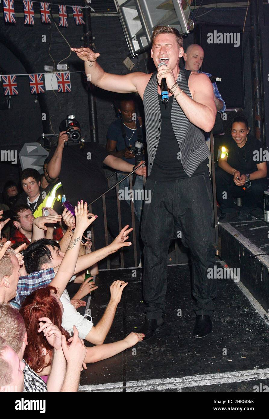 Boyband blue performing hi-res stock photography and images - Alamy