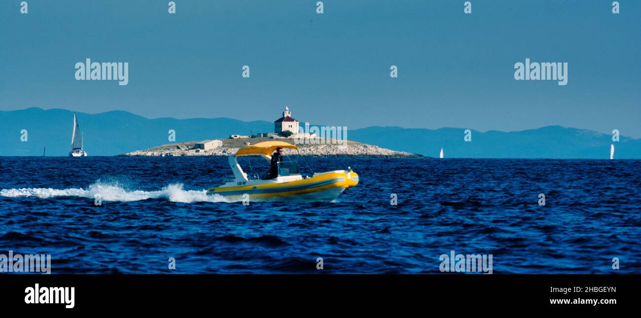 Speed boat take off on holiday in Croatia Stock Photo - Alamy