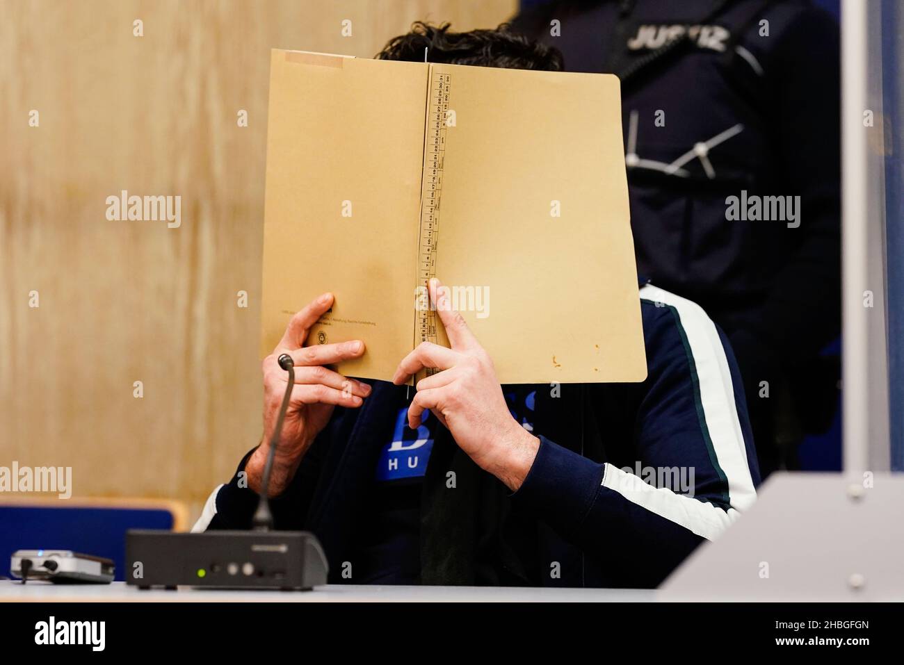 Mannheim, Germany. 20th Dec, 2021. The defendant comes into the ...
