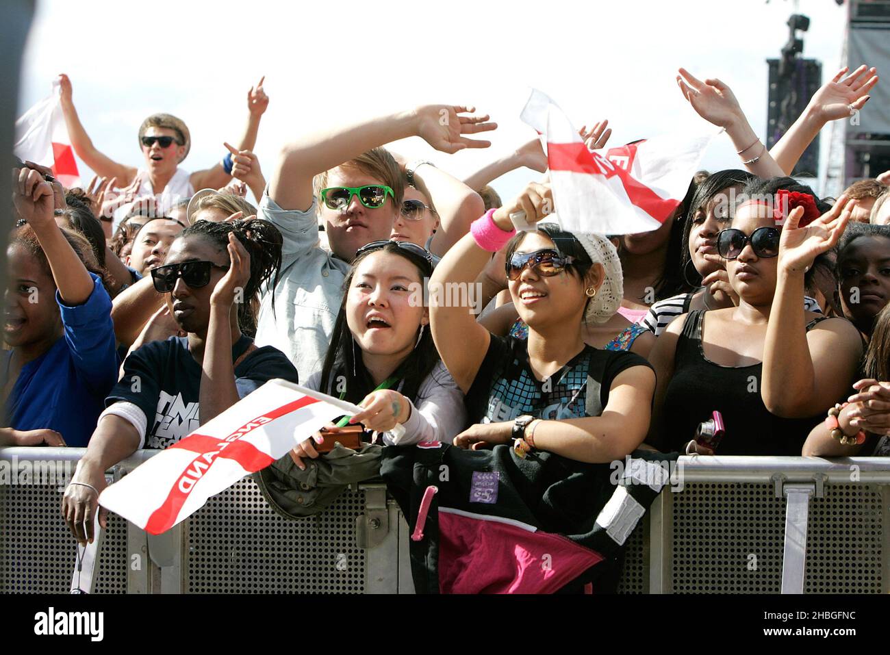 Crowds at Wireless Festival, Hyde Park in London Stock Photo - Alamy
