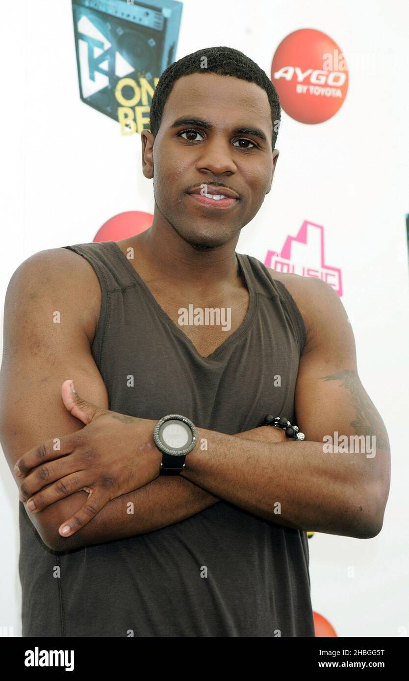 Jason Derulo backstage at T4 on The Beach in Weston-super-Mare ...