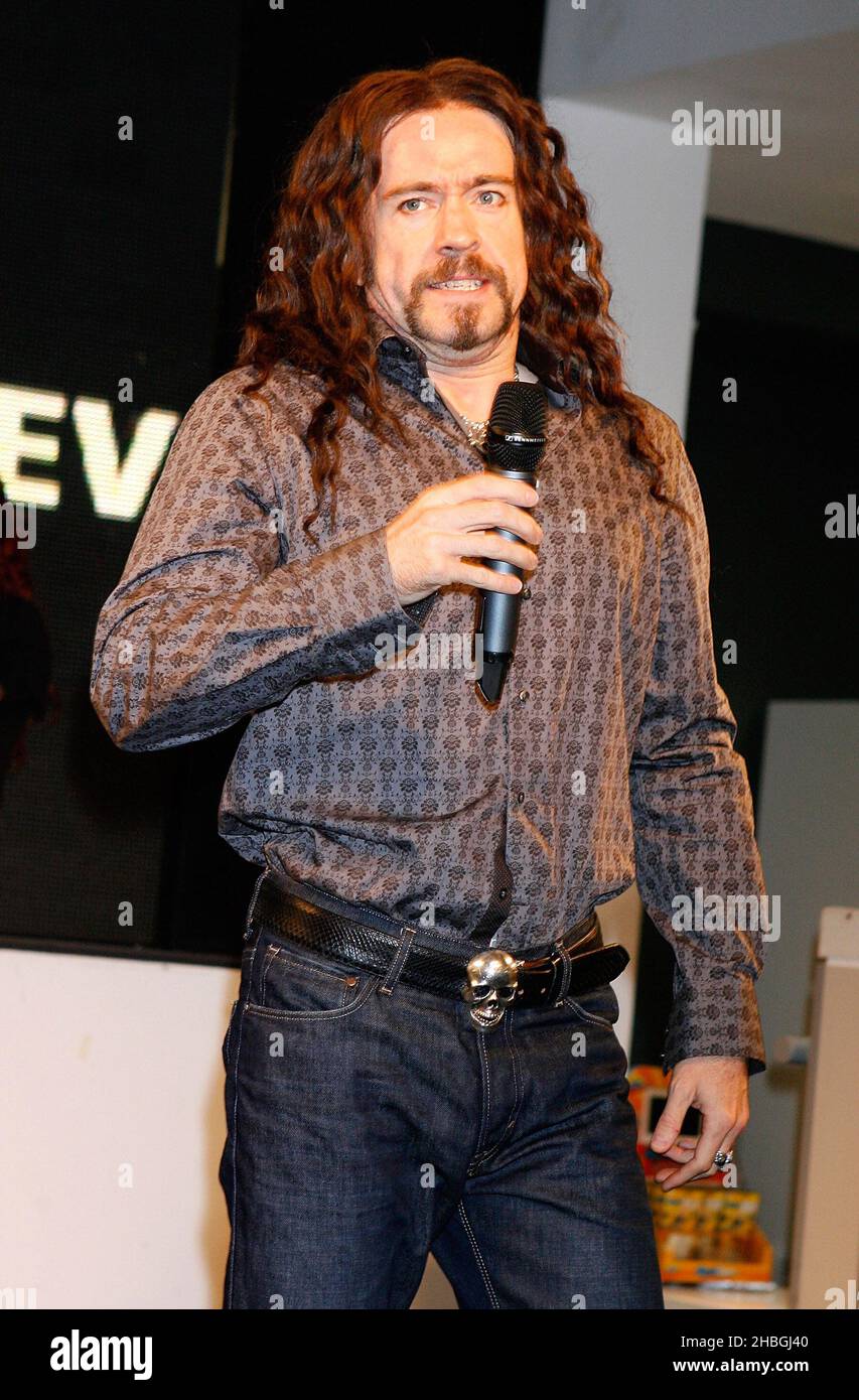 Justin Lee Collins and the cast of Rock of Ages perform a selection of ...