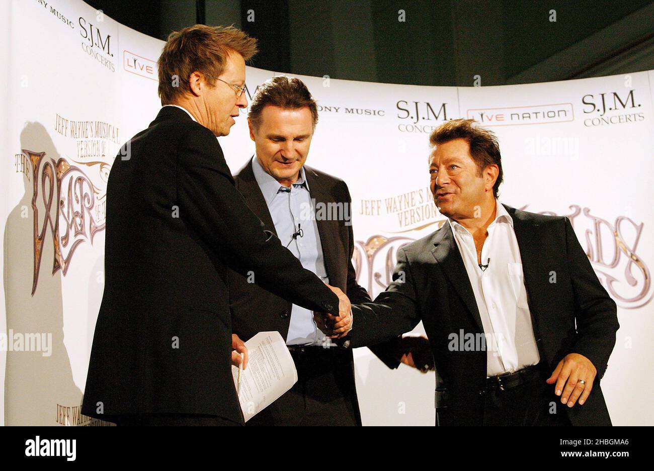 Presenter Simon Mayo with actor Liam Neeson and director Jeff Wayne ...