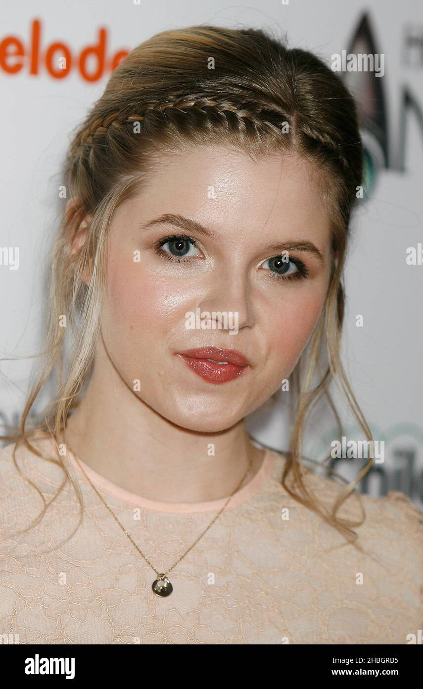 Ana Mulvoy-Ten attends the NickelodeonÕs House of Anubis Season 2 ...