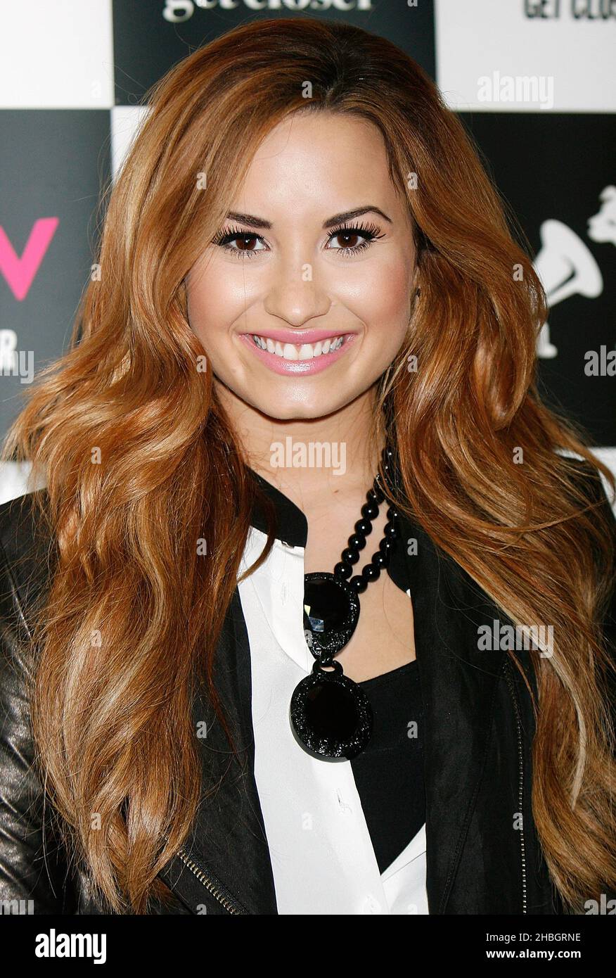 Demi lovato headshot hi-res stock photography and images - Alamy
