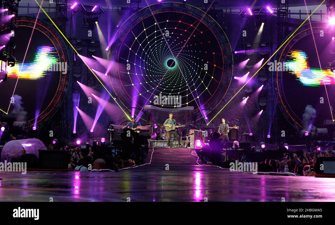 Coldplay perform at Emirates Stadium, North London Stock Photo - Alamy